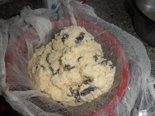 Veľkonočný syrek s hrozienkami (fotorecept) - recept | Varecha.sk