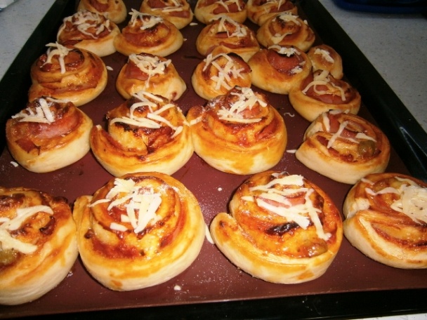 Šunkovo-syrové slimáky z kysnutého cesta (fotorecept) - recept | Varecha.sk