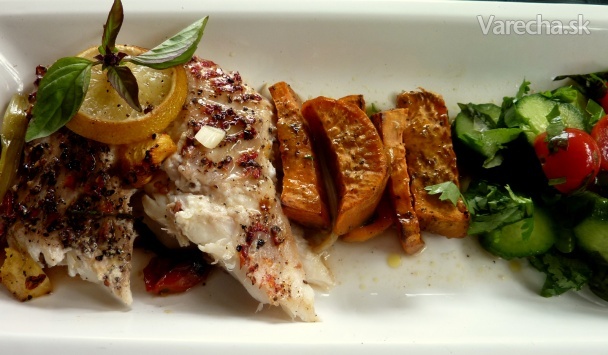 Pečená ryba na tropický spôsob s hranolkami zo sladkých zemiakov ...